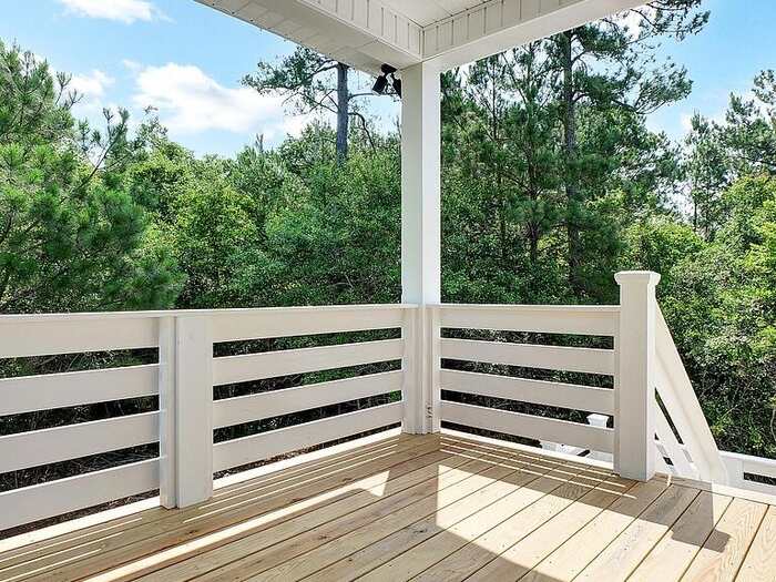 15 Unique & Stylish Front Porch Railing Ideas to Boost Curb Appeal ...